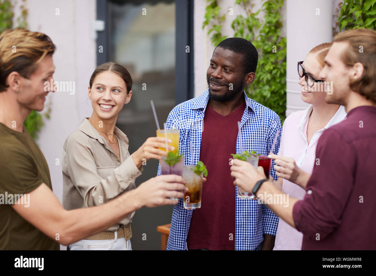 Real people laughing hi-res stock photography and images - Alamy