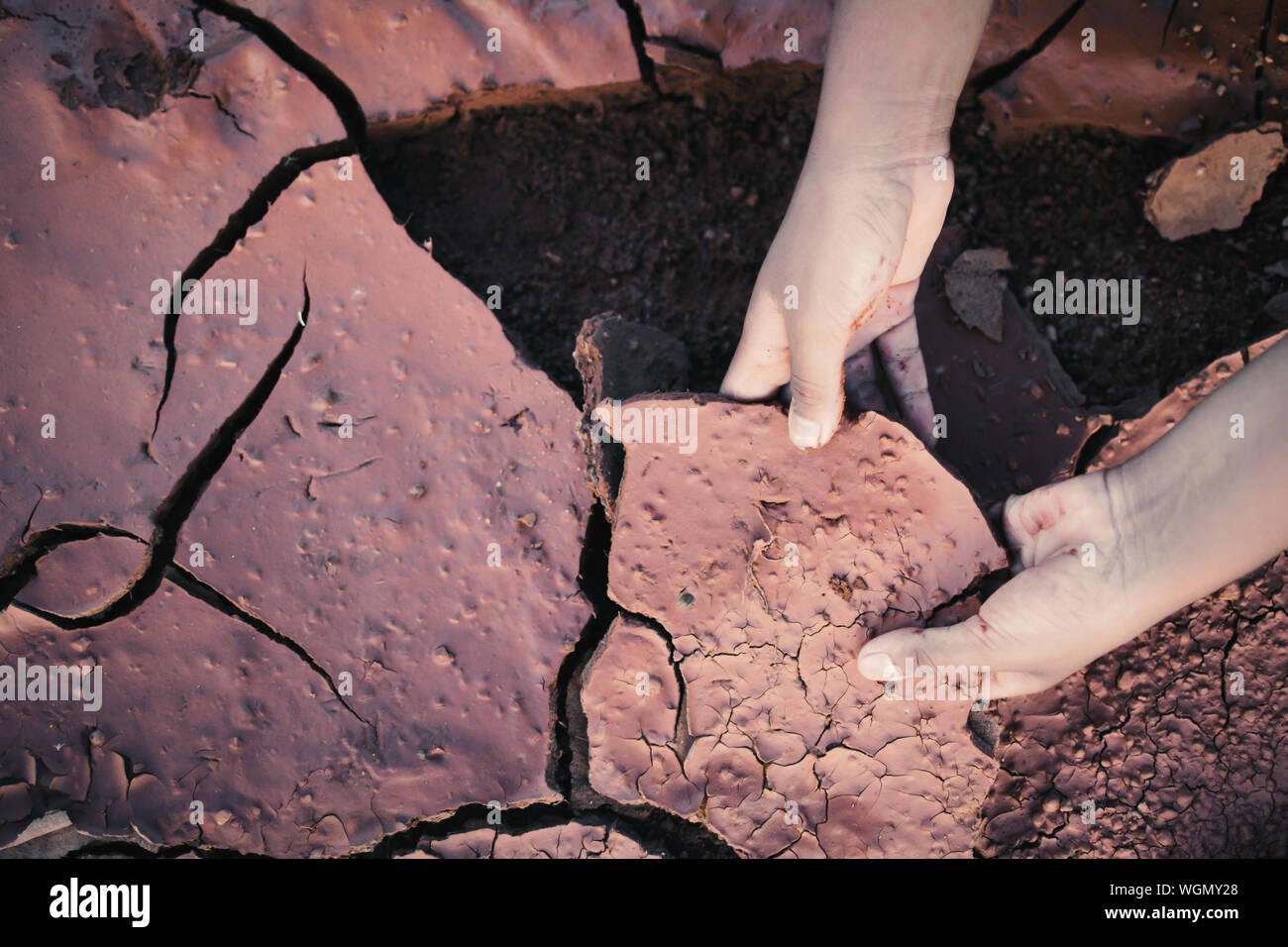 Hands with mud hi-res stock photography and images - Alamy