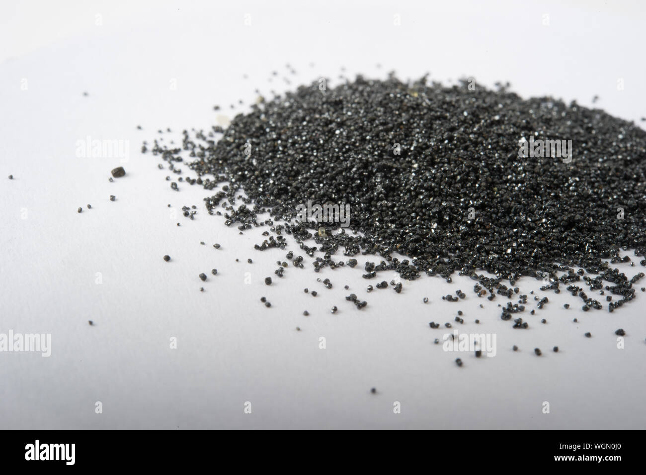 Iron filings and magnet hi-res stock photography and images - Alamy