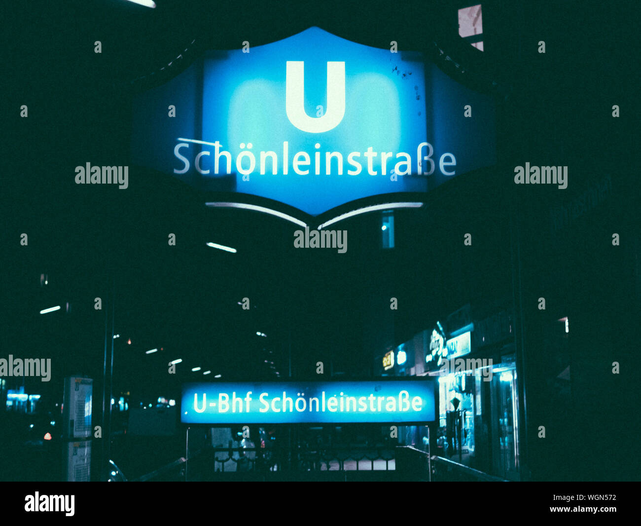 Subway station sign hi-res stock photography and images - Alamy