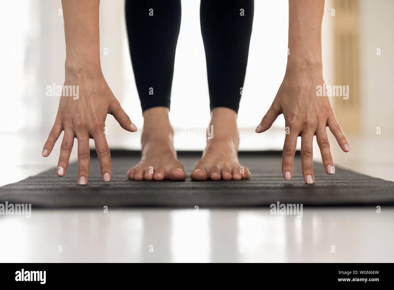Woman feet standing fitness hi-res stock photography and images - Alamy