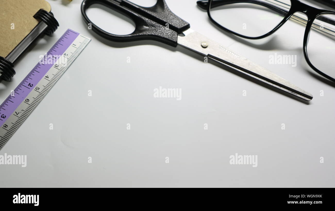 Eyeglasses ruler hi-res stock photography and images - Alamy