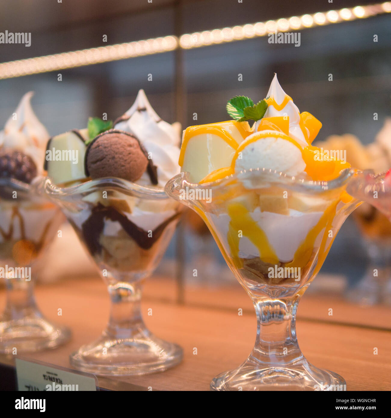 Ice cream sundaes hi-res stock photography and images - Alamy