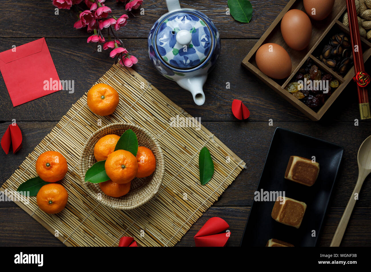 Chinese flower design singapore hi-res stock photography and images - Alamy