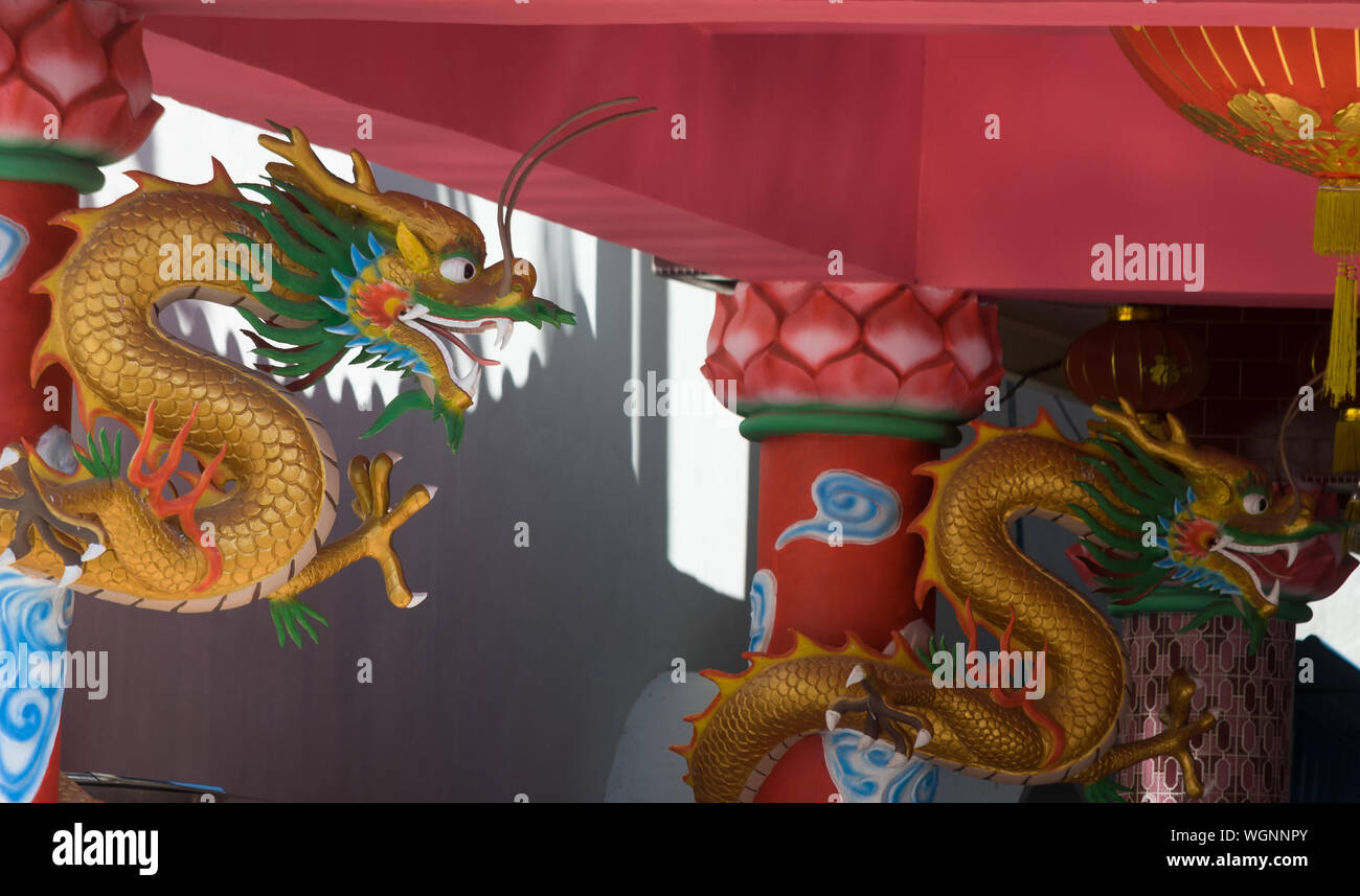 Statues as columns hi-res stock photography and images - Alamy