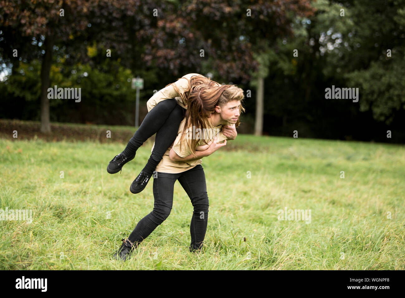 Shoulder carrying hi-res stock photography and images - Alamy