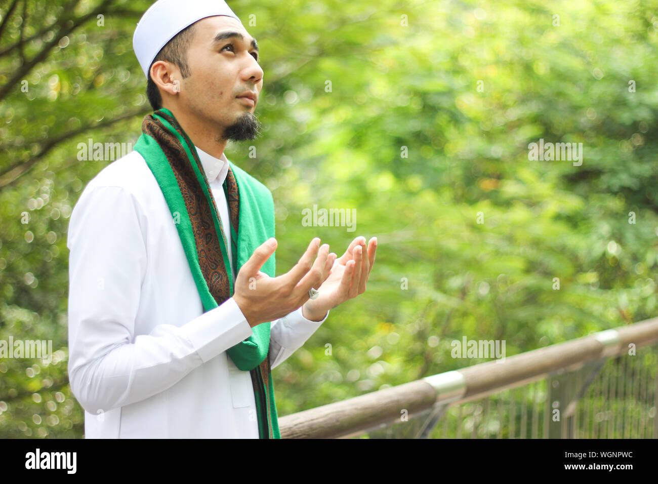 Men praying tree hi-res stock photography and images - Alamy
