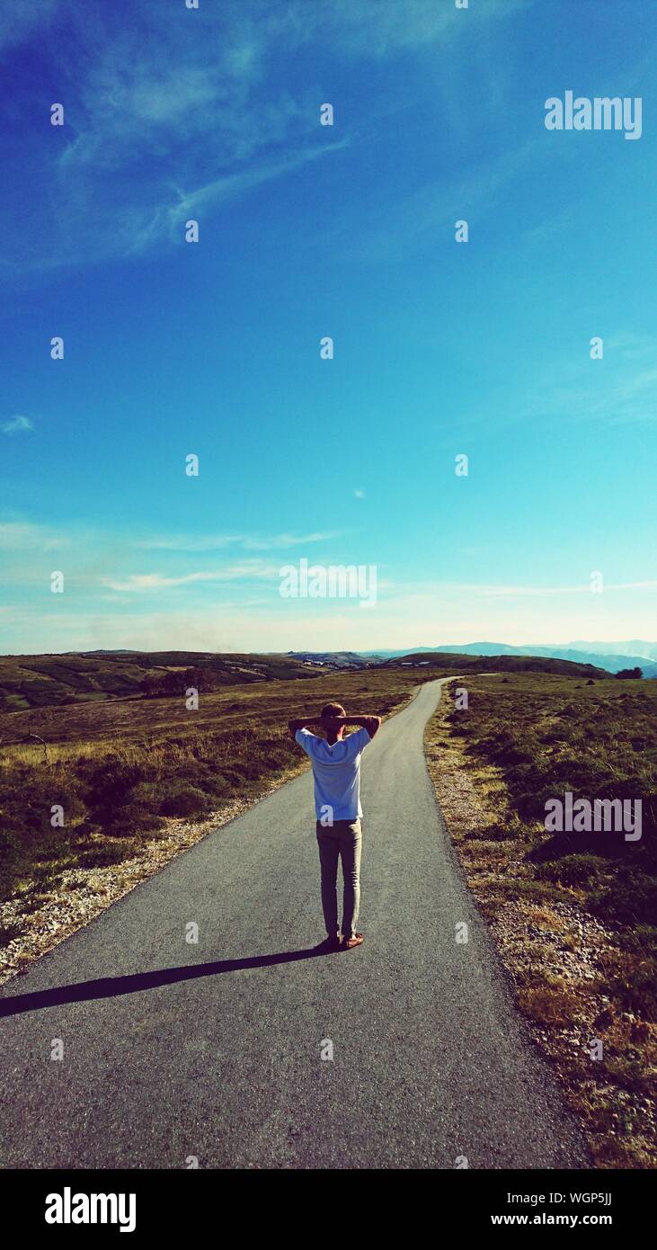 Man standing from behind hi-res stock photography and images - Alamy