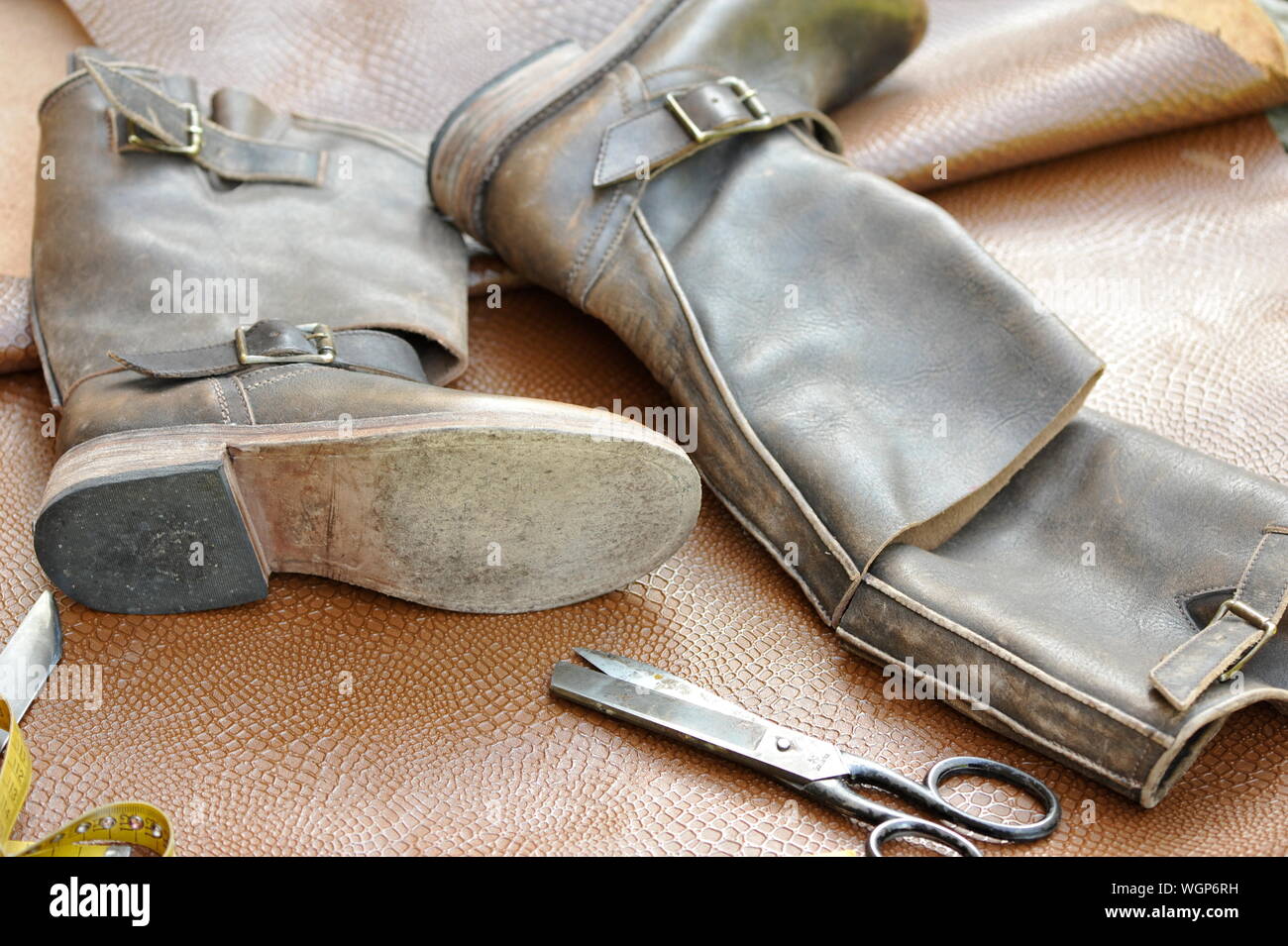 Handmade mens shoe hi-res stock photography and images - Alamy