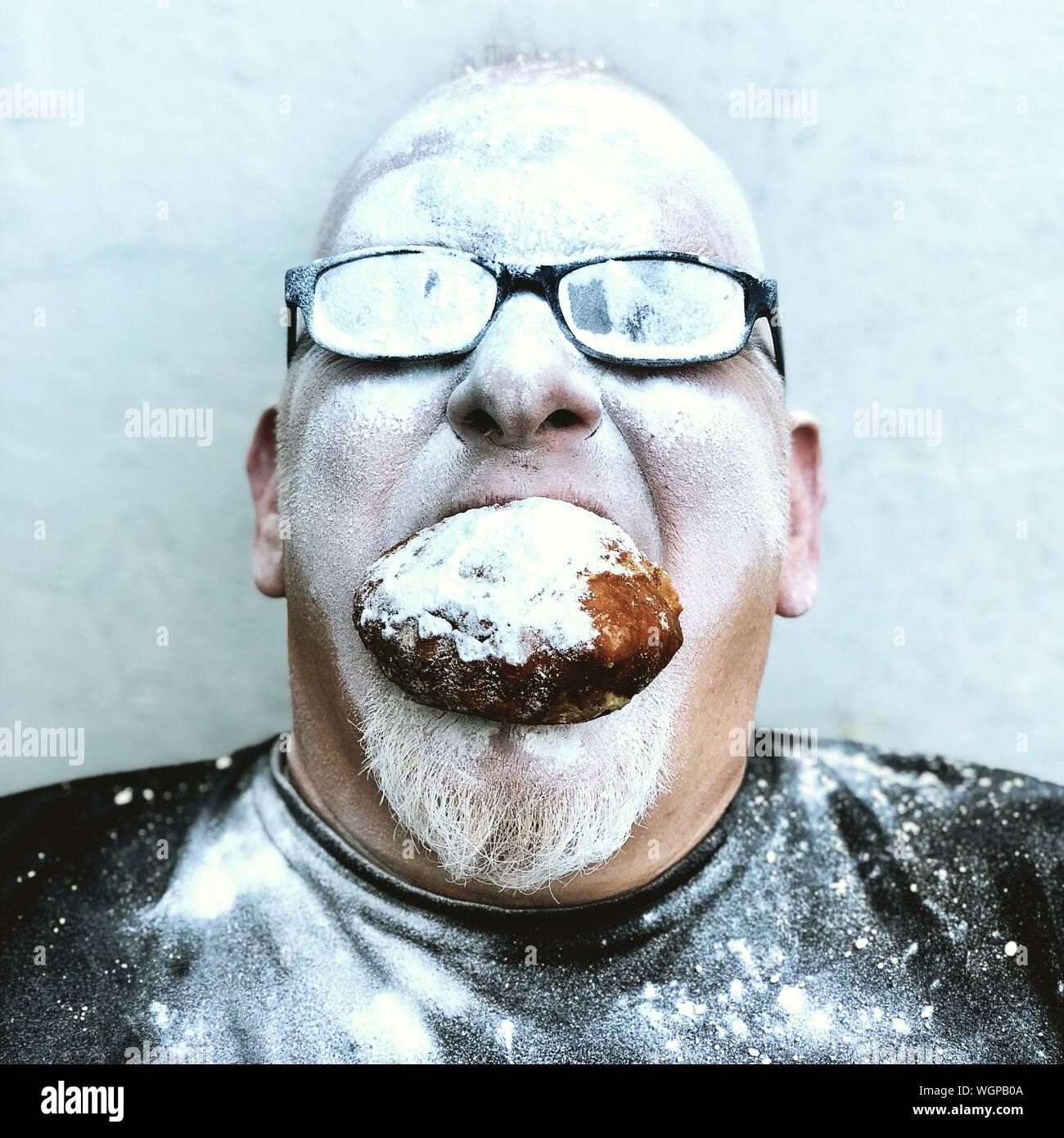 Messy eating man hi-res stock photography and images - Alamy
