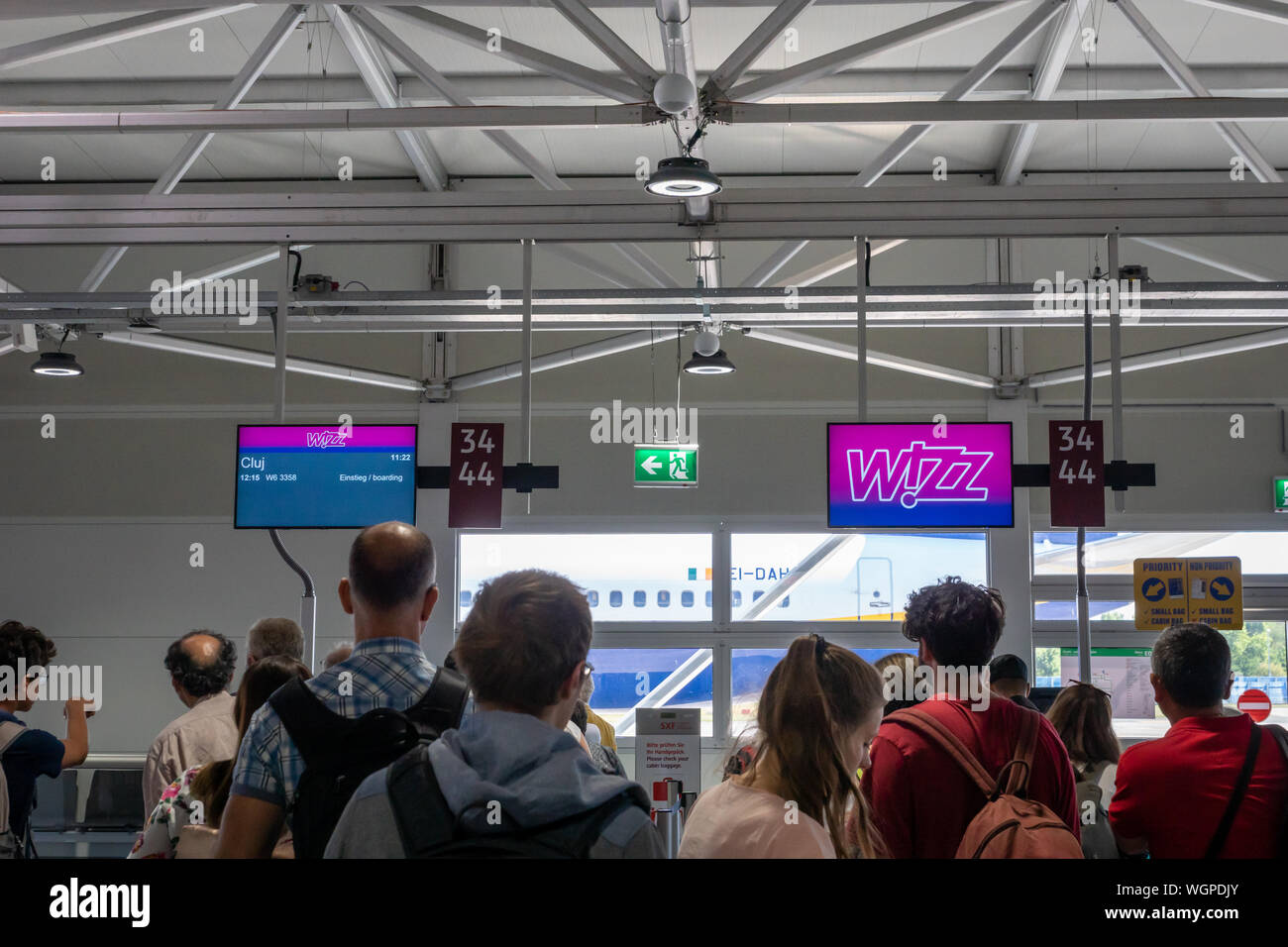 Wizz air check hi-res stock photography and images - Alamy