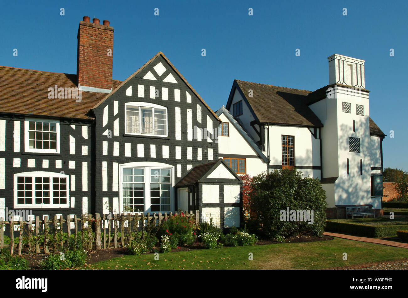 17th century homes hi-res stock photography and images - Alamy