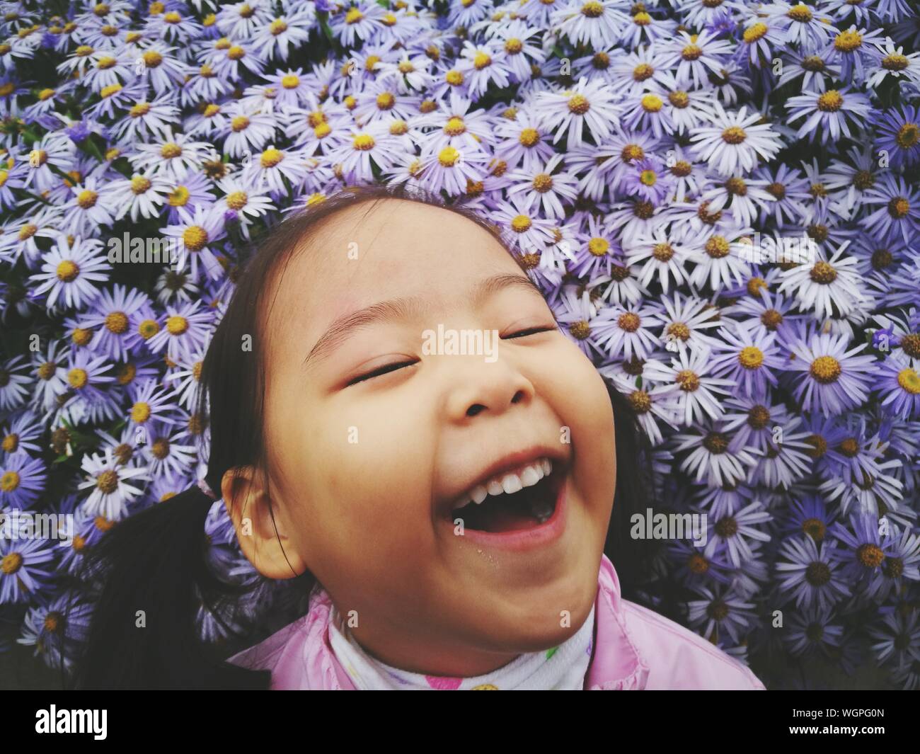 Girl laughing hi-res stock photography and images - Alamy