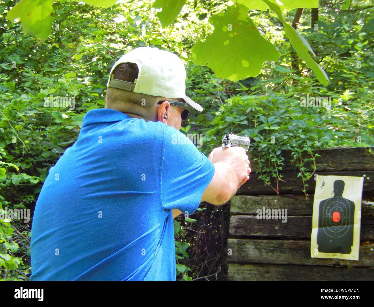 One man only and gun and rear hi-res stock photography and images - Alamy