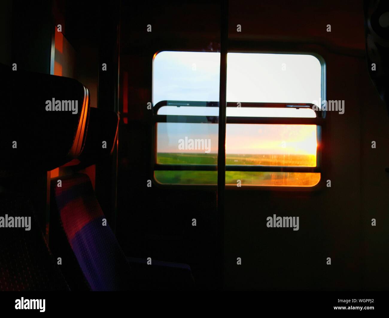 Empty bus side view hi-res stock photography and images - Alamy