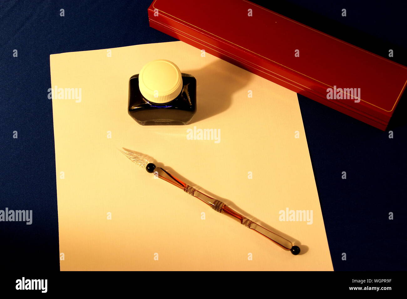 Fountain pen ink well hi-res stock photography and images - Alamy