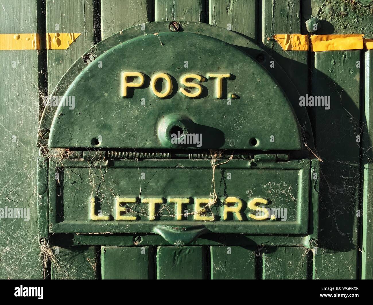 Green post box hi-res stock photography and images - Alamy