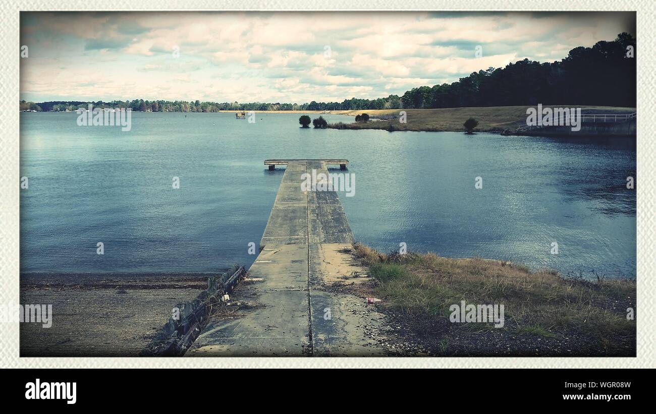 Jetty concrete hi-res stock photography and images - Alamy