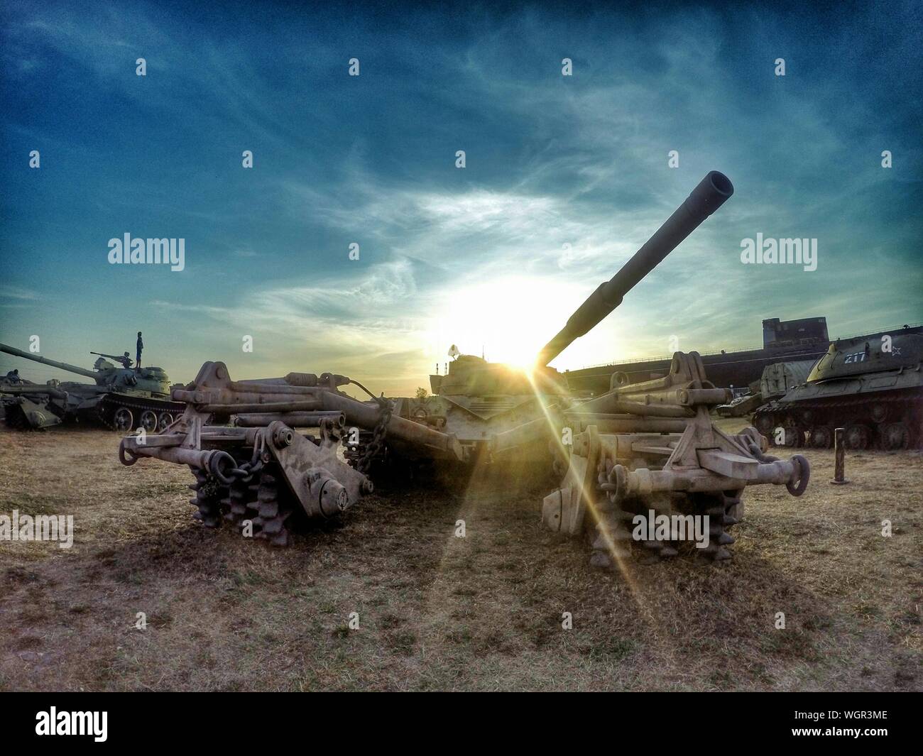 Tanks armored hi-res stock photography and images - Alamy