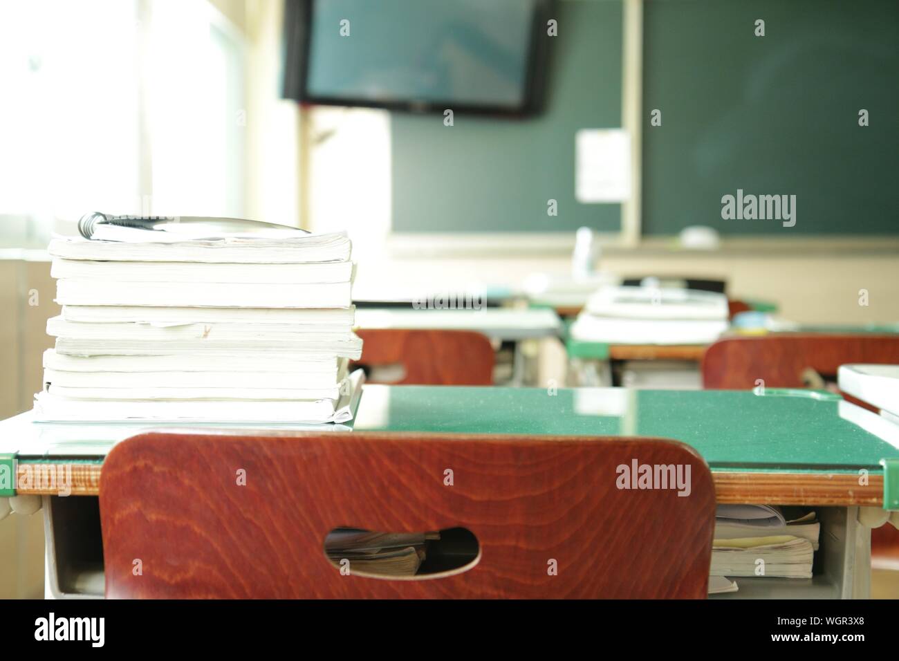 Empty chair classroom people hi-res stock photography and images - Alamy
