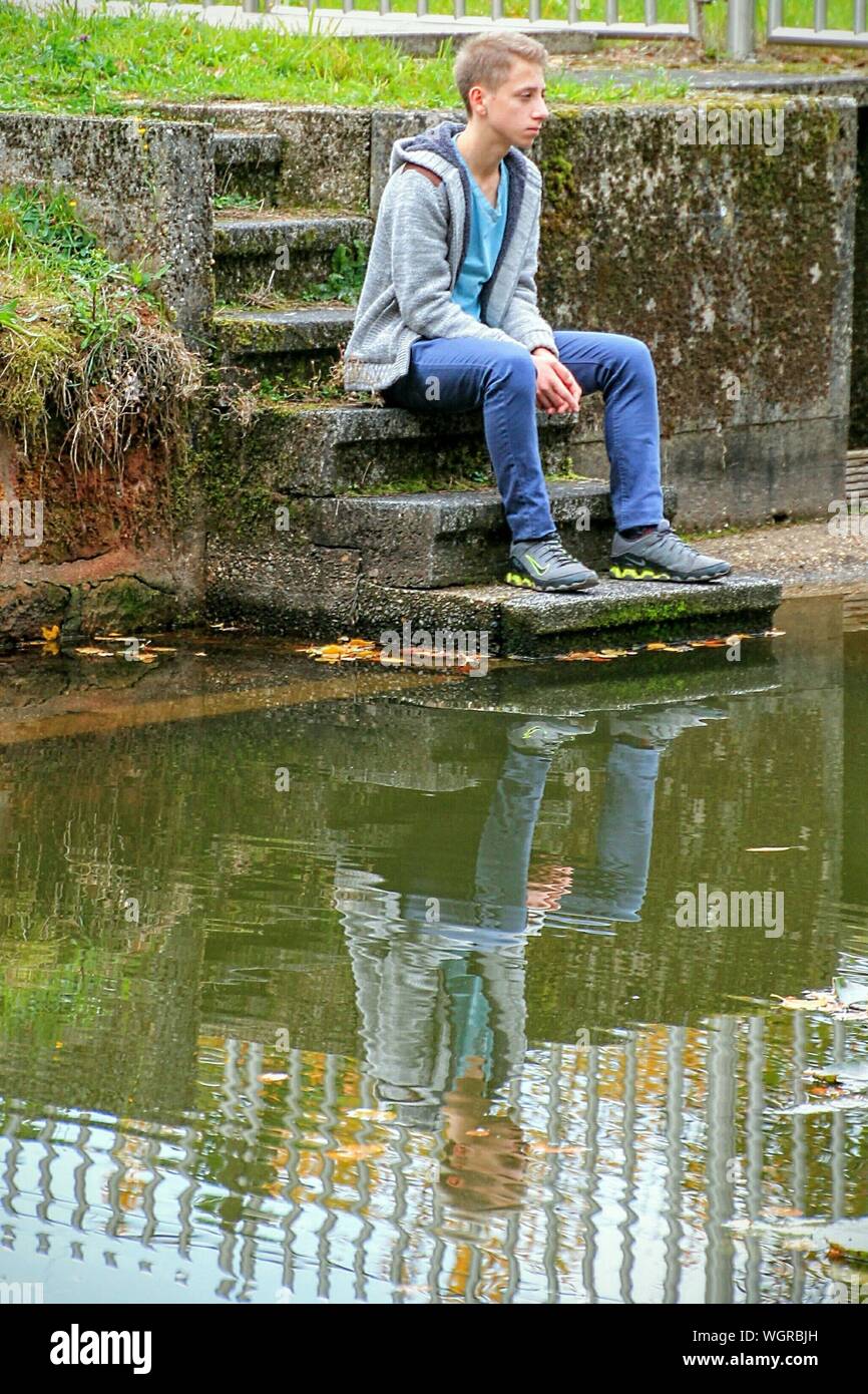 Man reflection water hi-res stock photography and images - Alamy