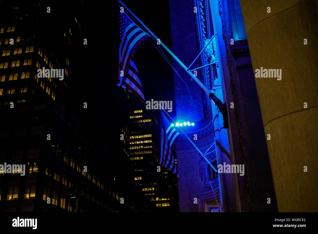 American flags on buildings hi-res stock photography and images - Alamy