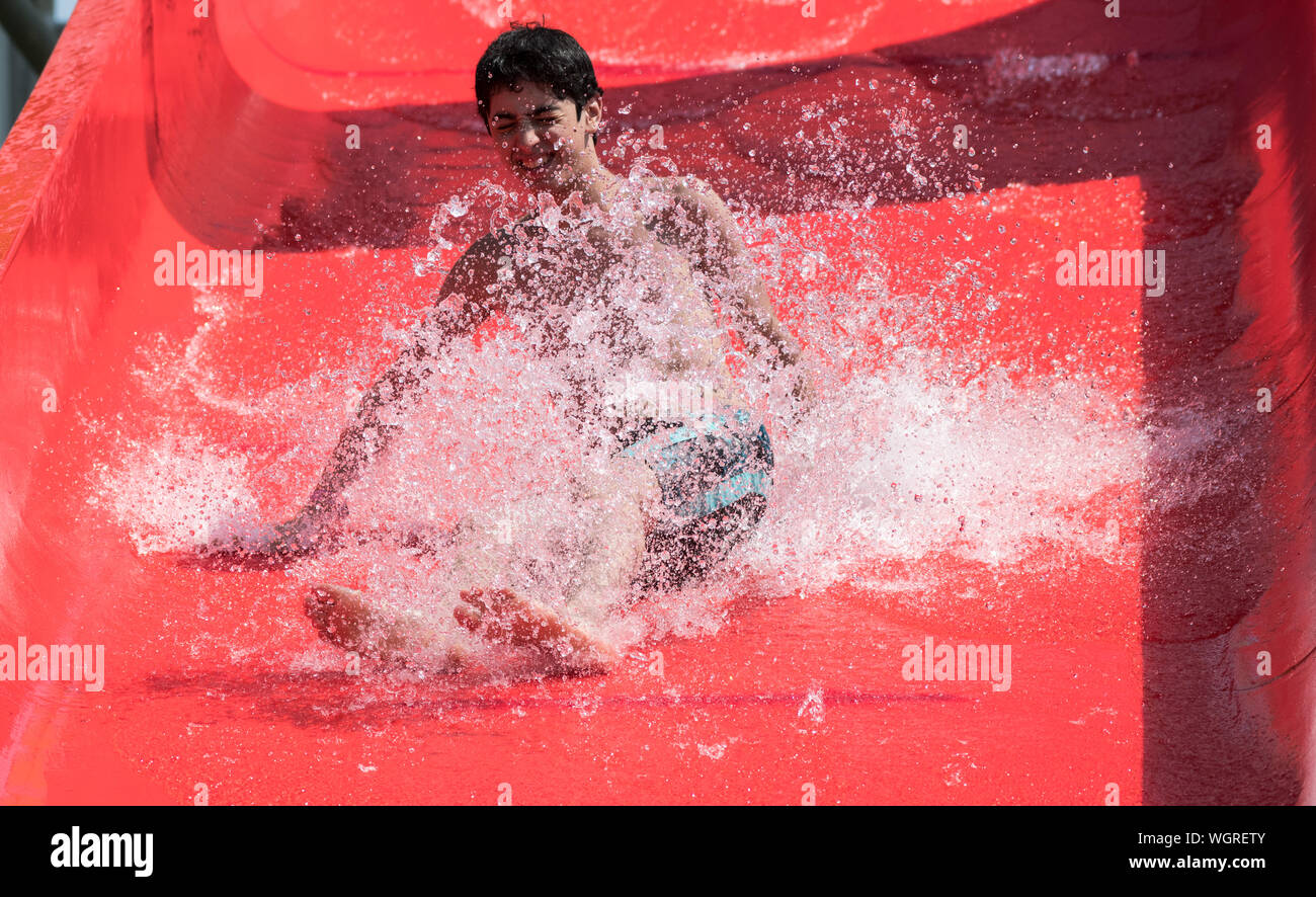 Red water slide hi-res stock photography and images - Alamy