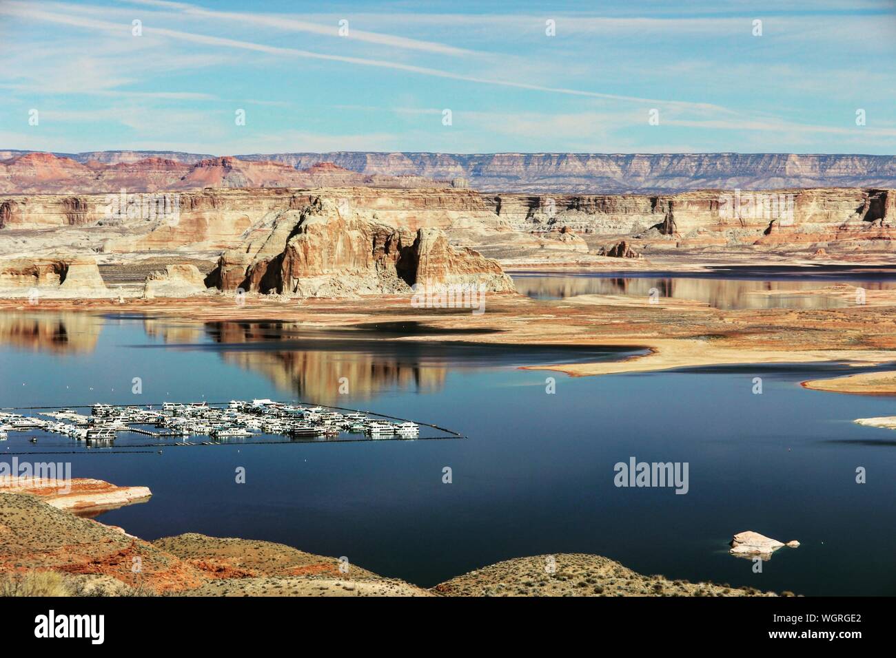Mountain on water hi-res stock photography and images - Alamy