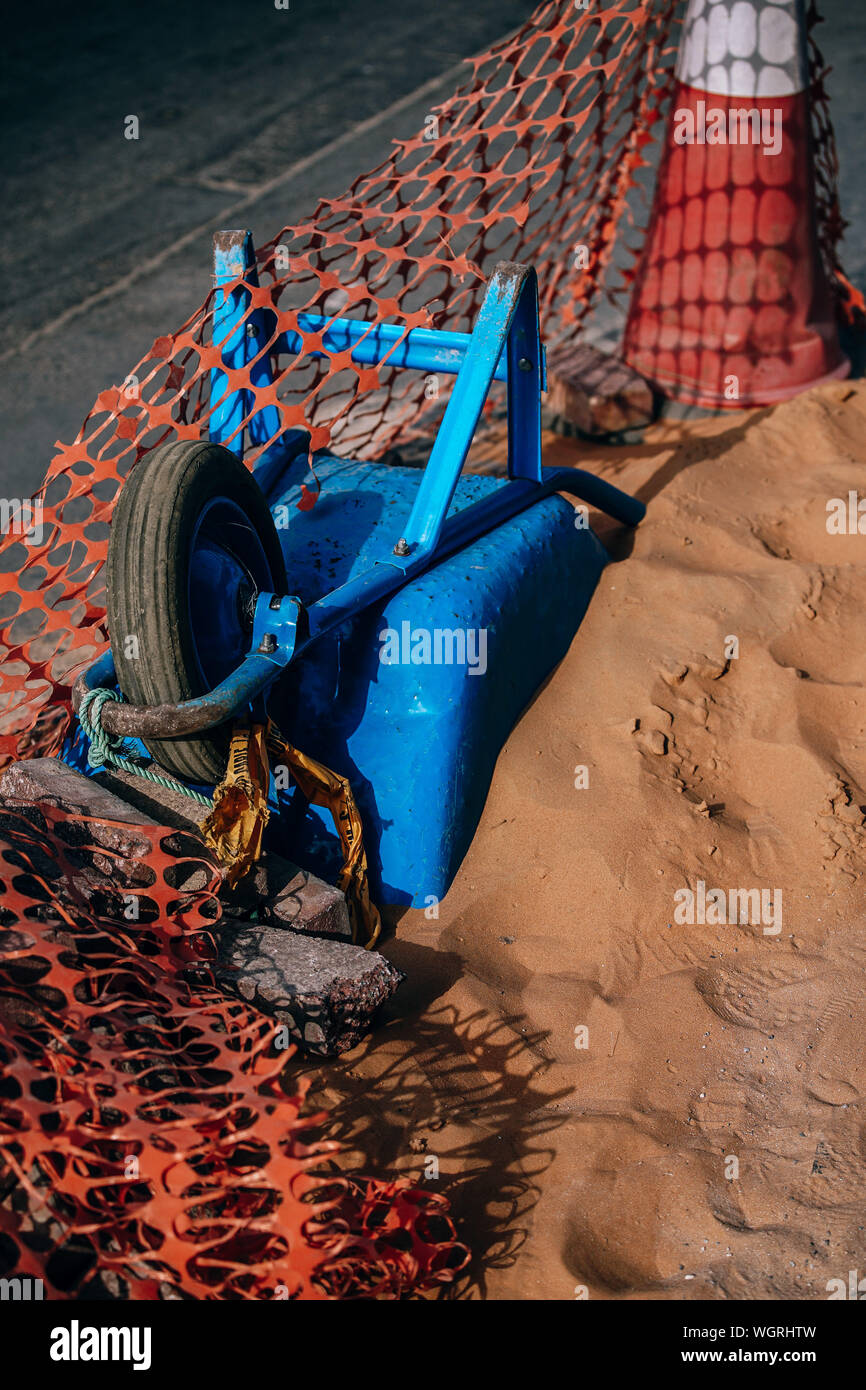 Construction sand wheelbarrow hi-res stock photography and images - Alamy