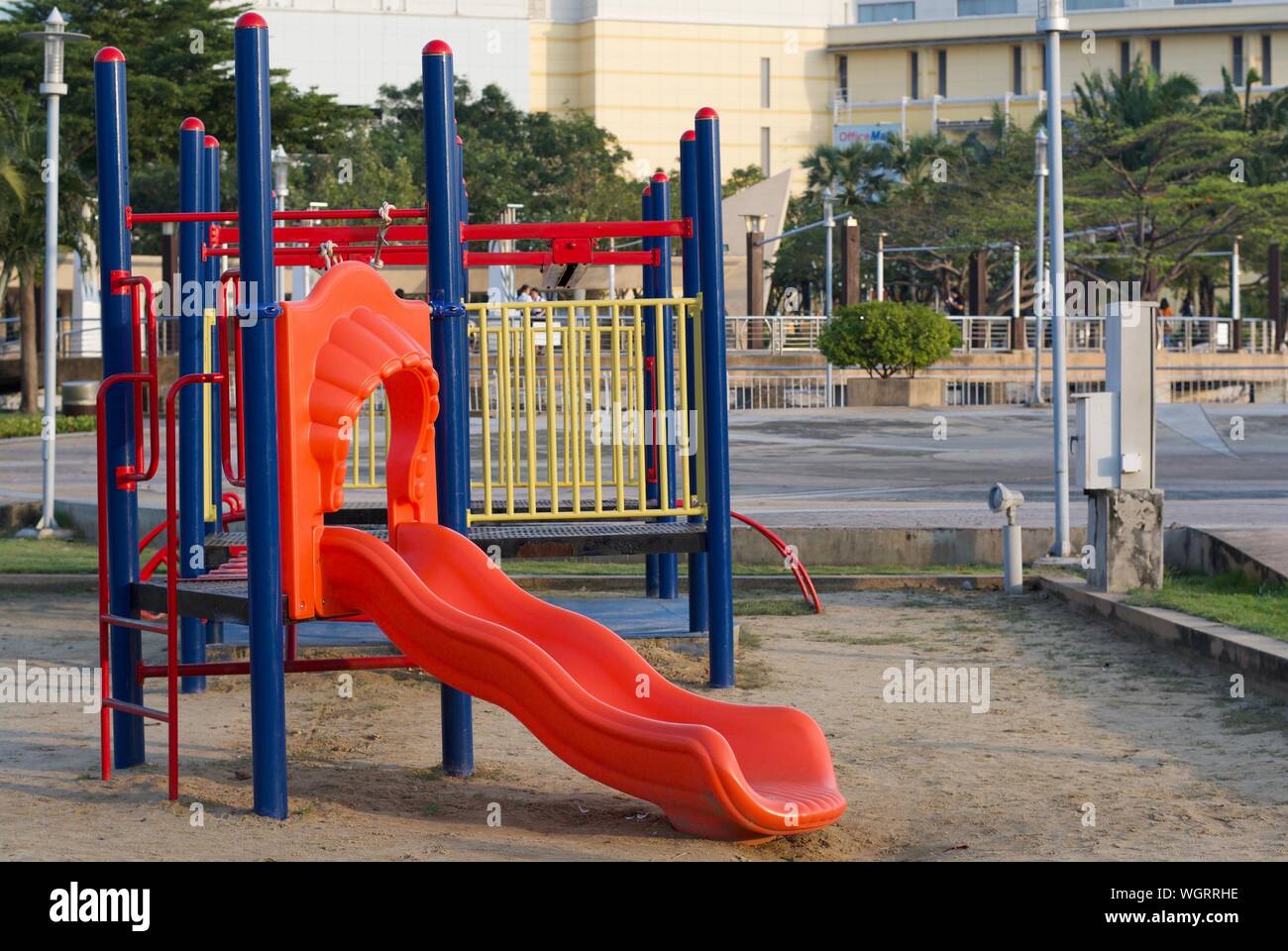 Empty playground slide hi-res stock photography and images - Alamy