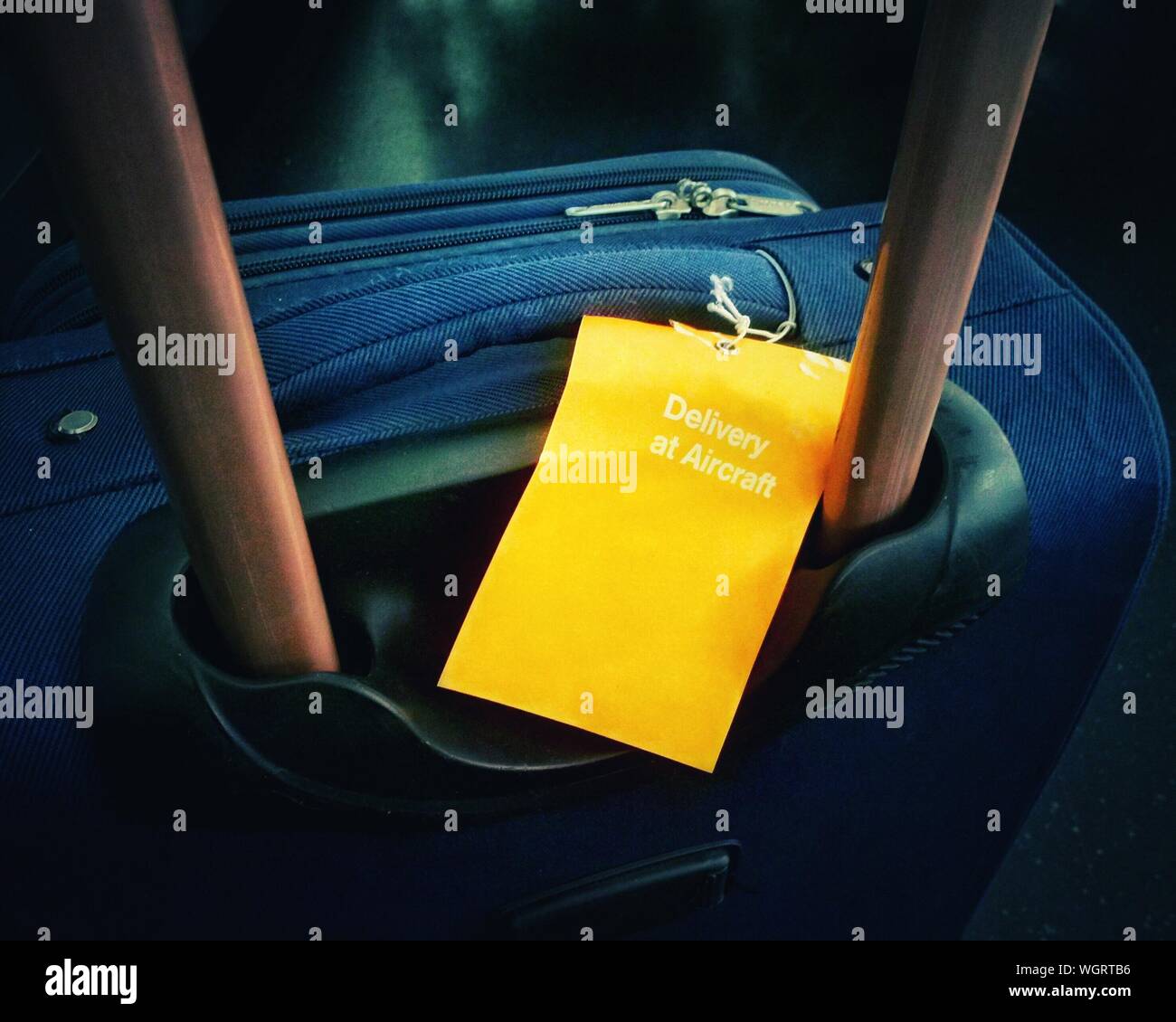 Yellow luggage hi-res stock photography and images - Alamy