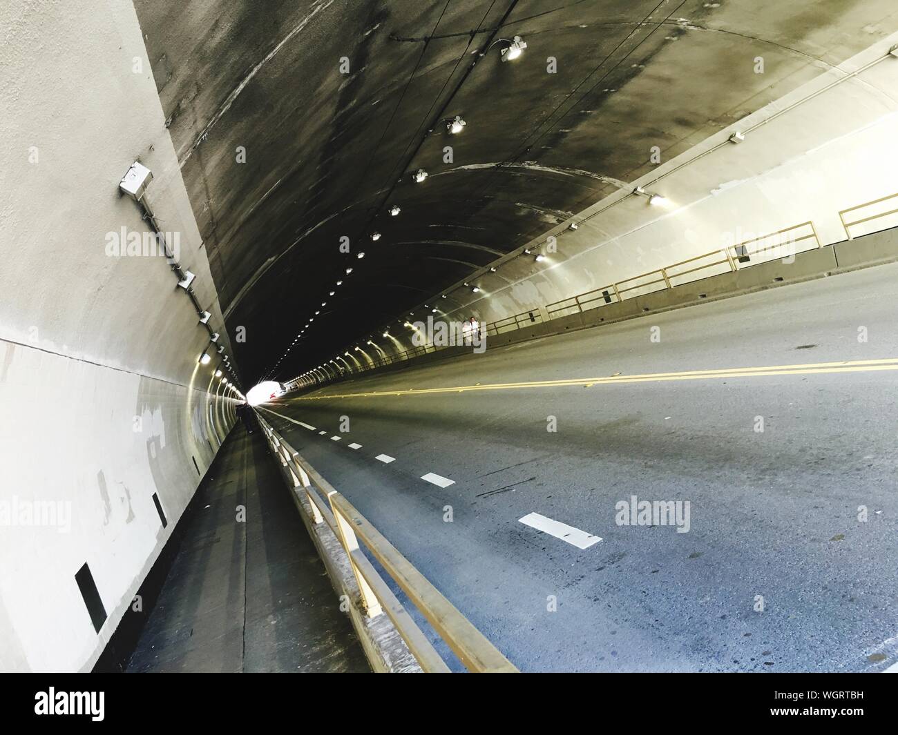 Inside an empty tunnel hi-res stock photography and images - Alamy