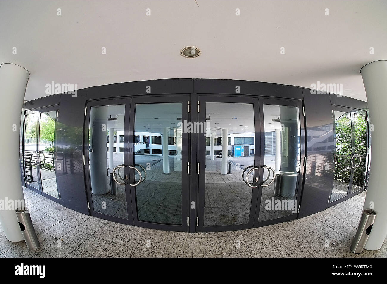 Eye reflection building hi-res stock photography and images - Alamy