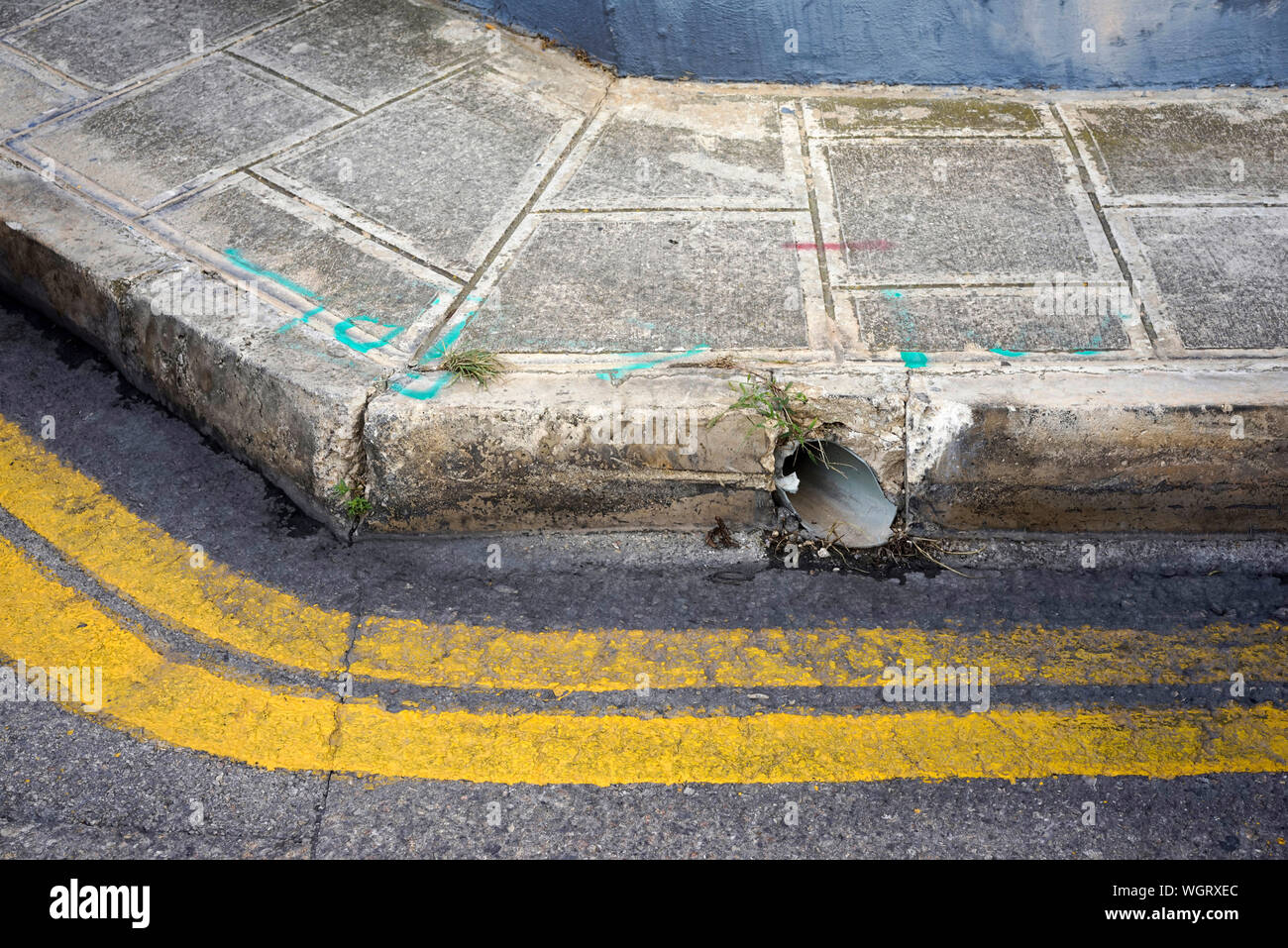 Road_markings hi-res stock photography and images - Alamy