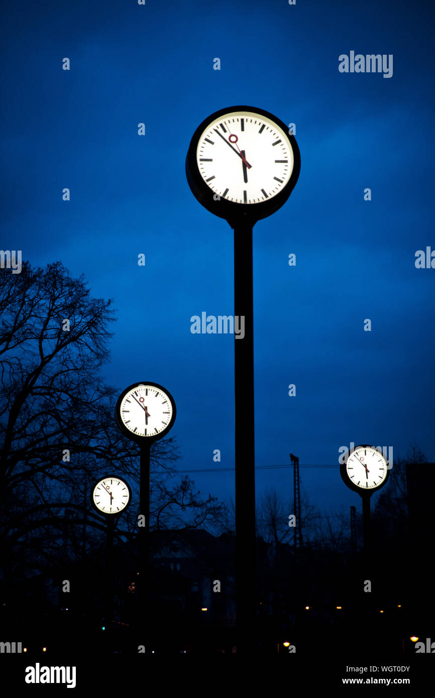 Clock face dusk hi-res stock photography and images - Alamy