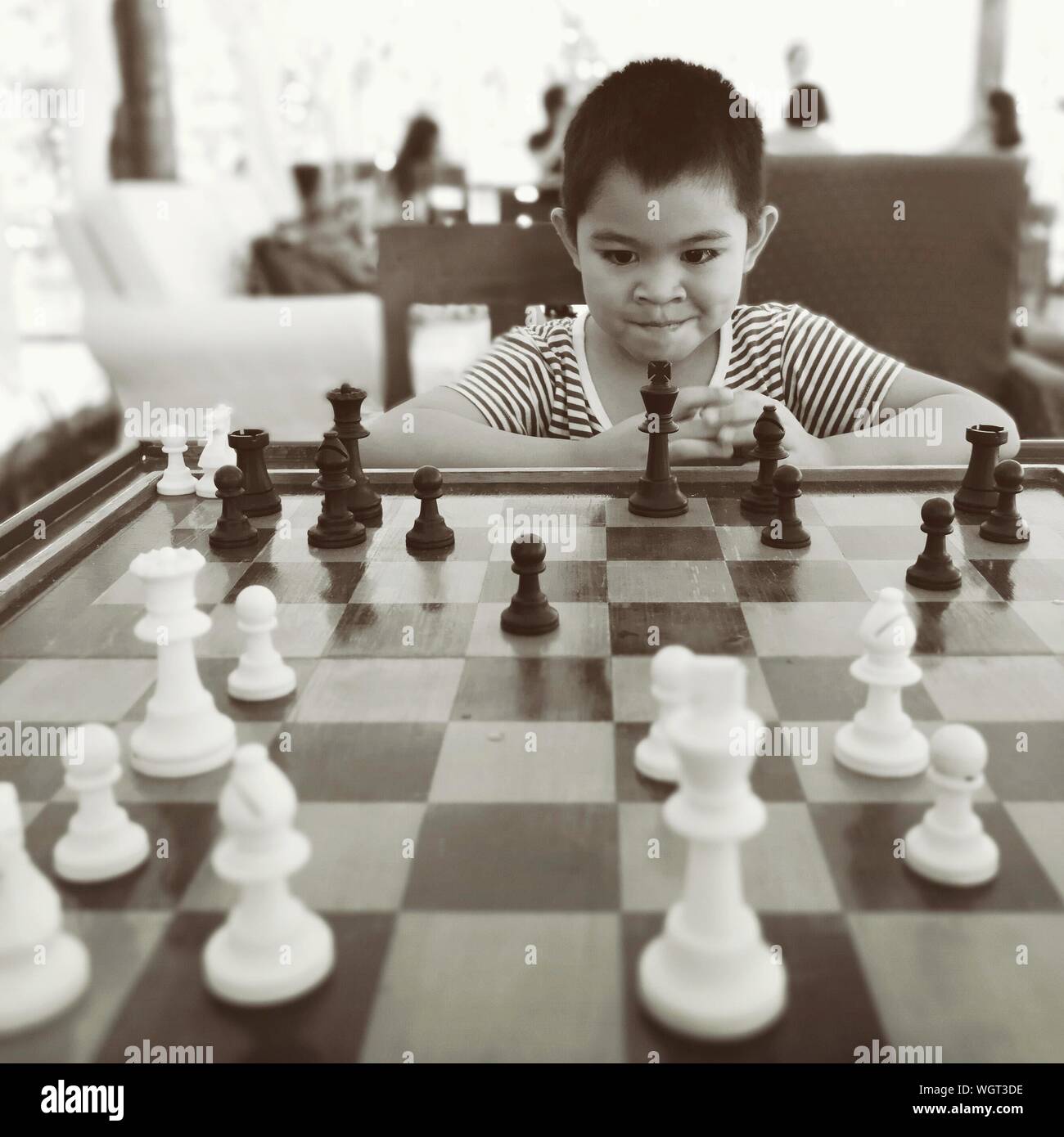 Boy chess hi-res stock photography and images - Alamy