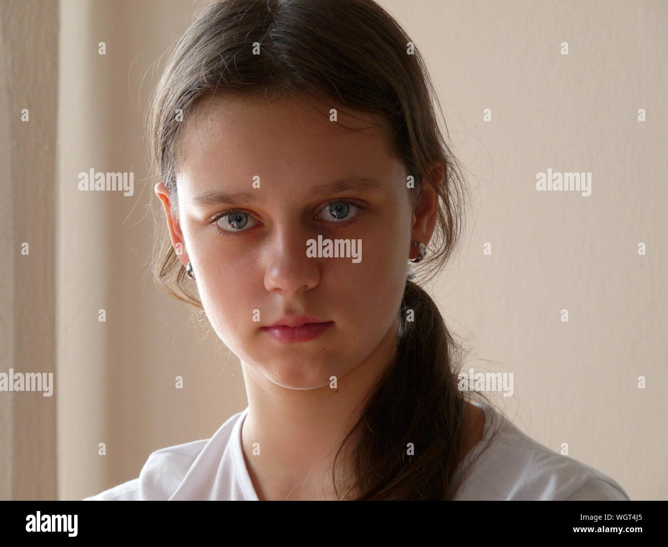 Staring portrait hi-res stock photography and images - Alamy