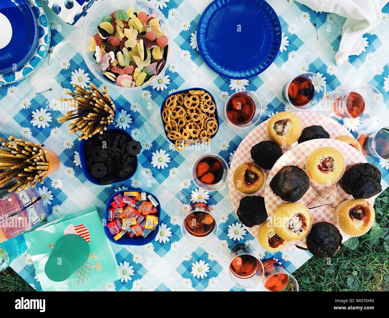 Unhealthy foods table hi-res stock photography and images - Alamy