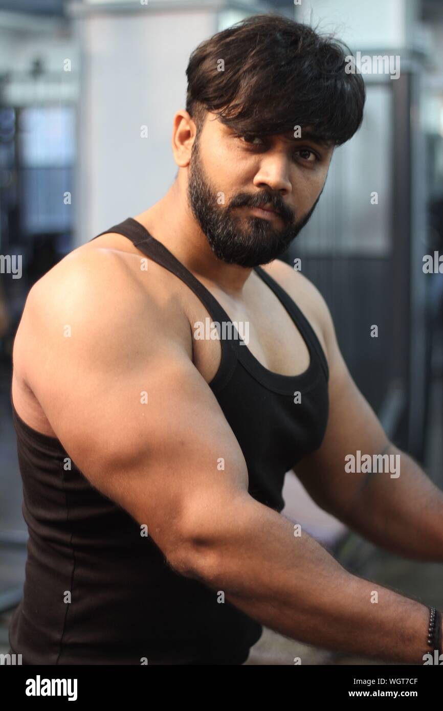 Muscular body build hi-res stock photography and images - Alamy