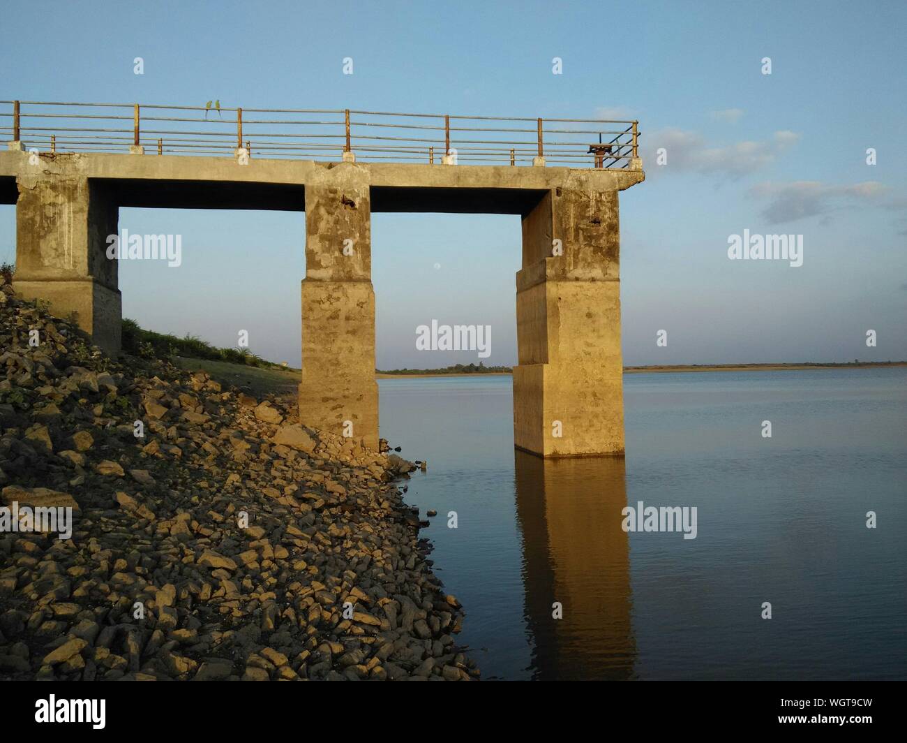Concrete_bridge hi-res stock photography and images - Alamy