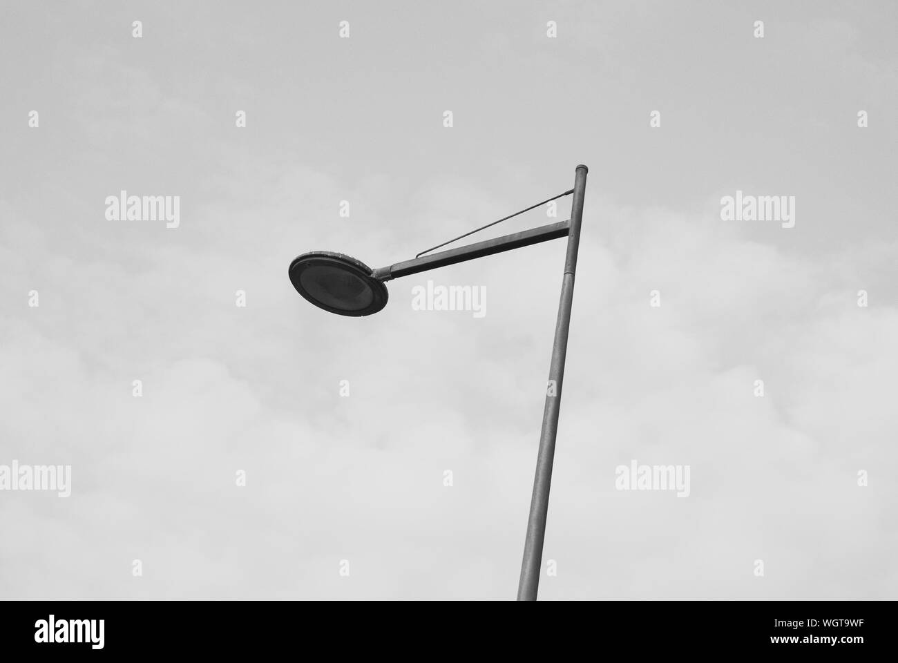 Street light and sky hi-res stock photography and images - Alamy
