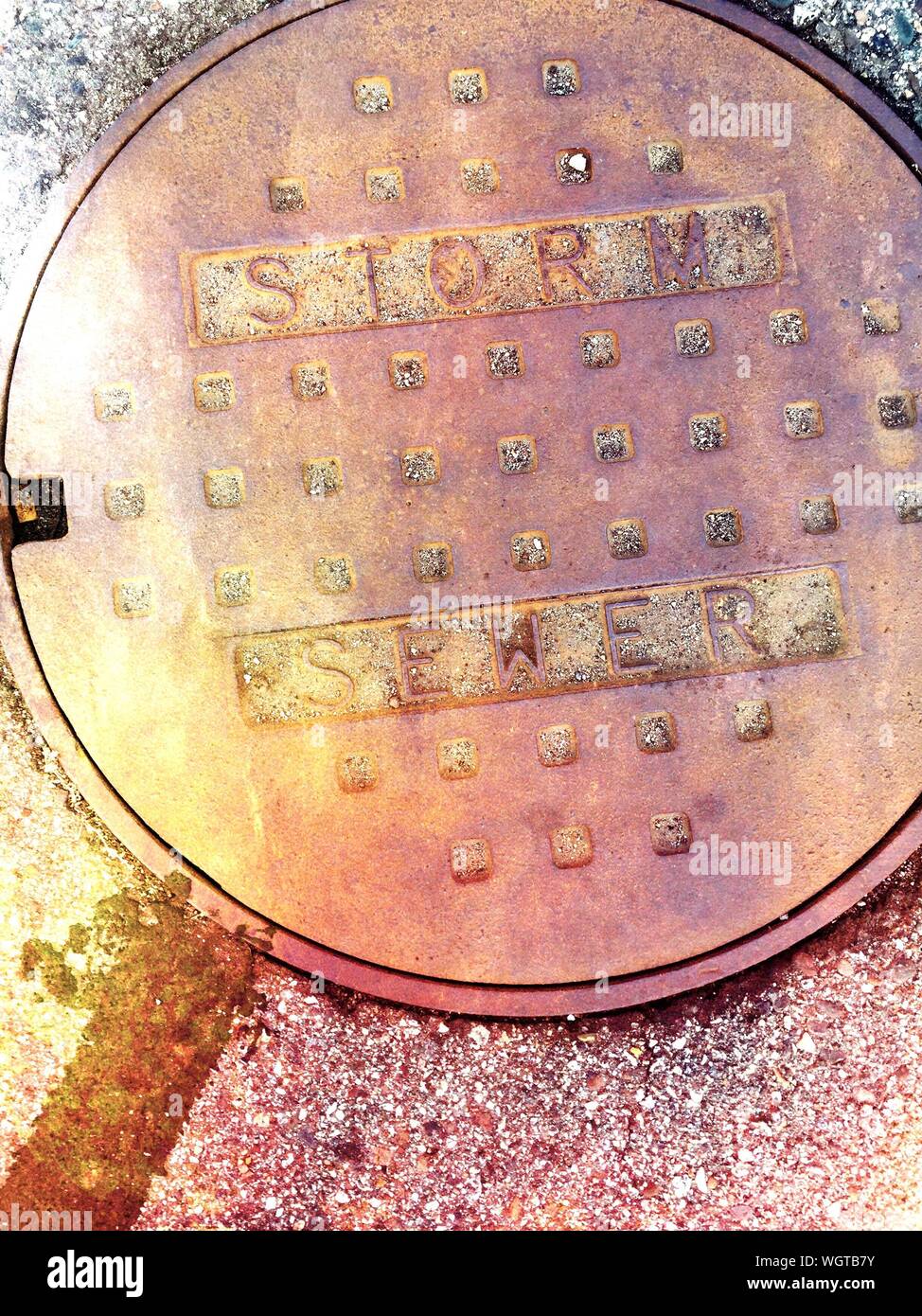 Wet manhole High Resolution Stock Photography and Images - Alamy