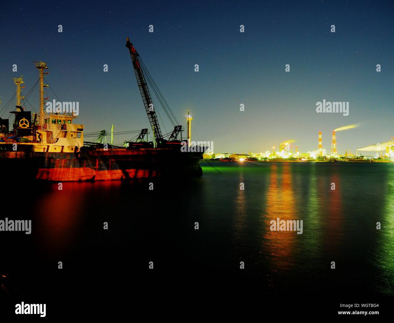 Drilling rig night hi-res stock photography and images - Alamy
