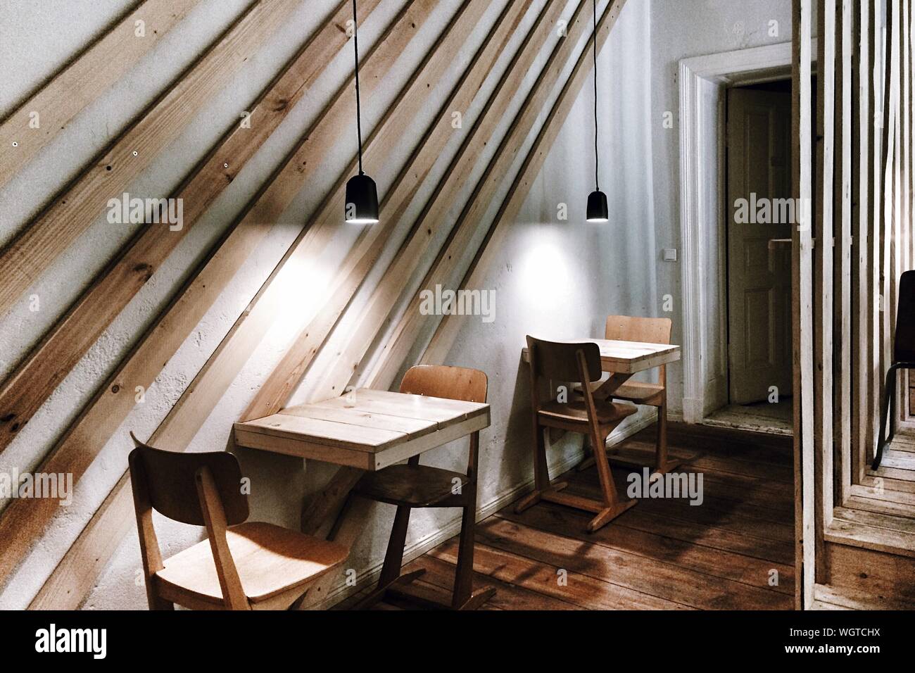 Hanging chairs hi-res stock photography and images - Alamy