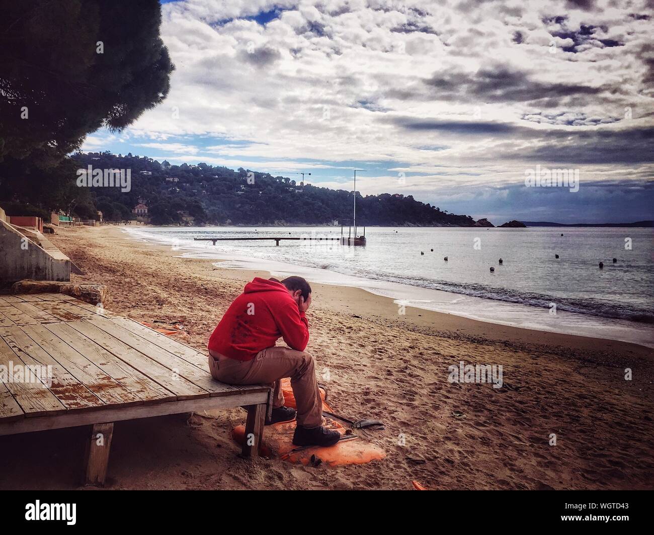 Man Sad Sea High Resolution Stock Photography and Images - Alamy