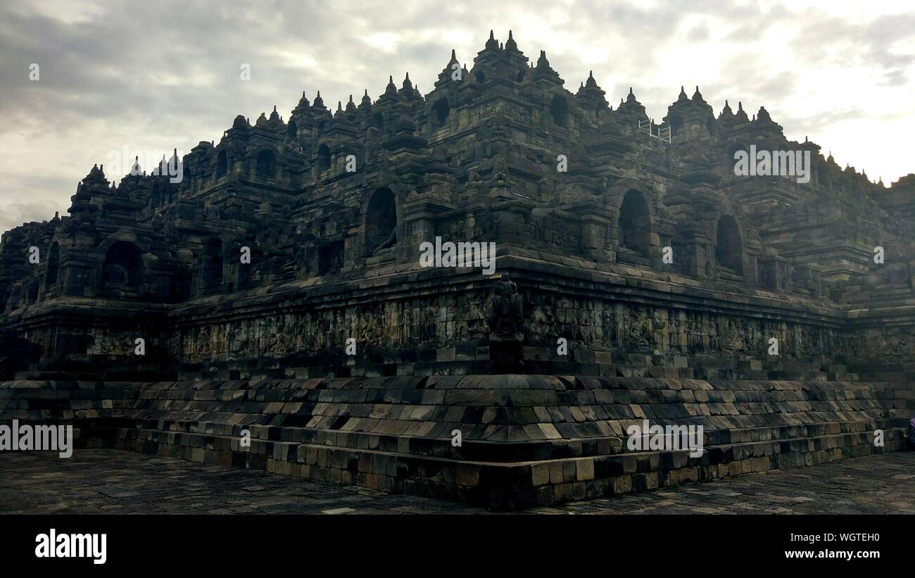Historic temple structure hi-res stock photography and images - Alamy