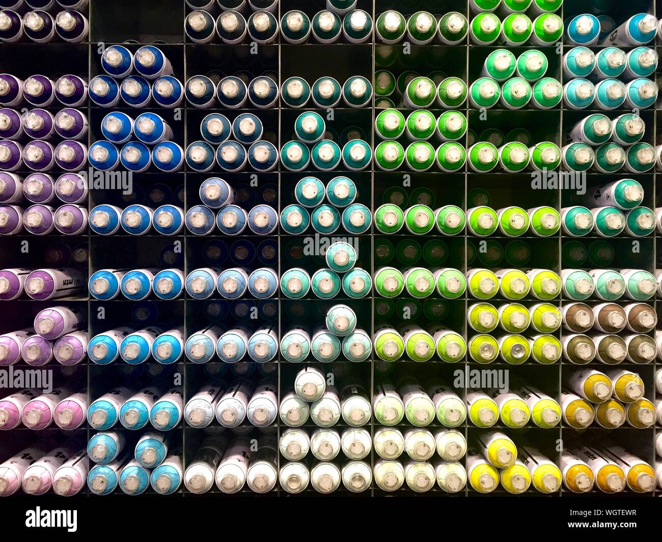 Cans on a shelf hi-res stock photography and images - Alamy