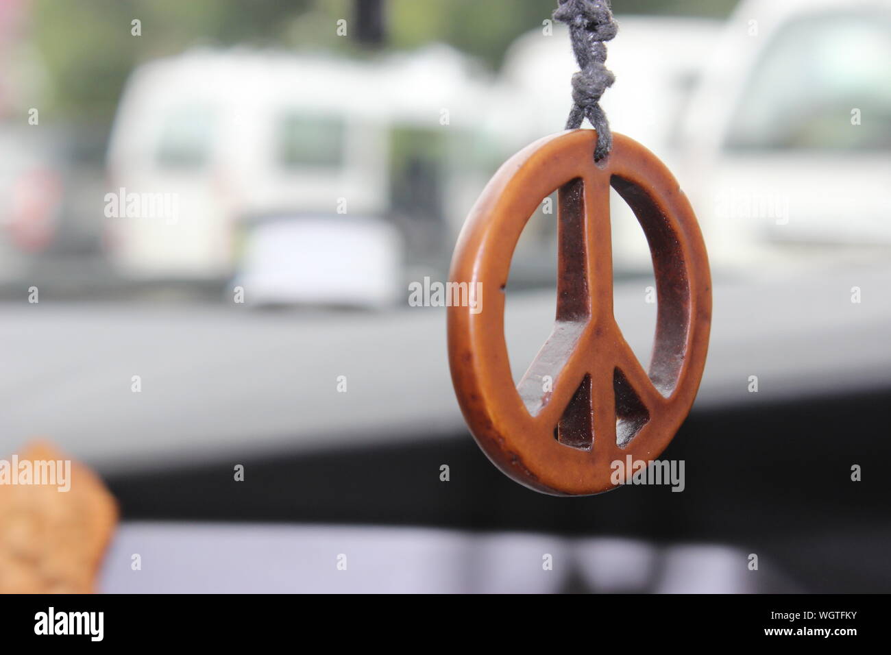 Car up symbol hi-res stock photography and images - Alamy