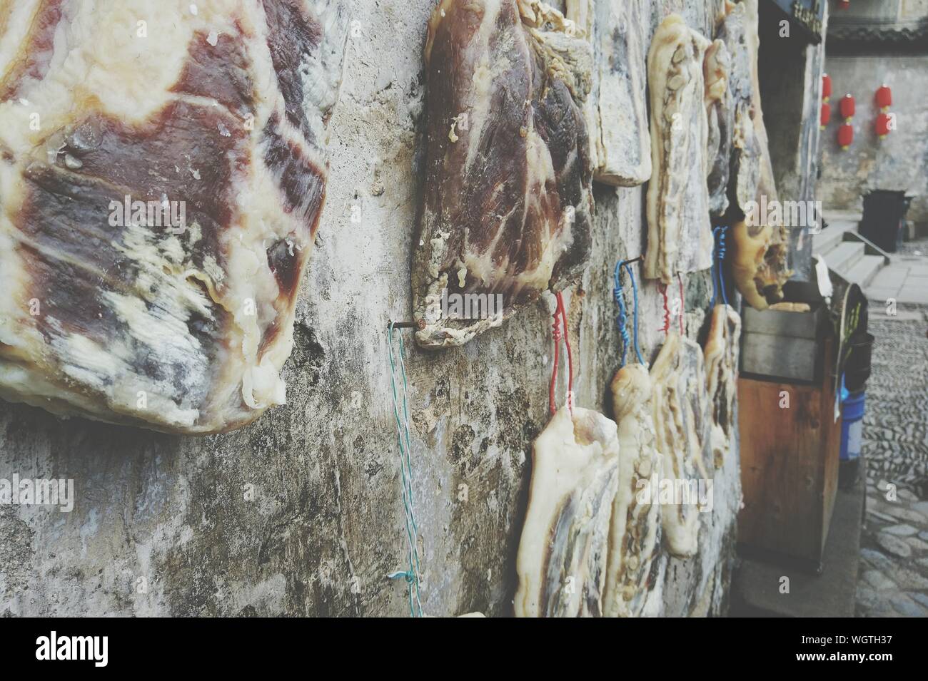 Hanging meats hi-res stock photography and images - Alamy