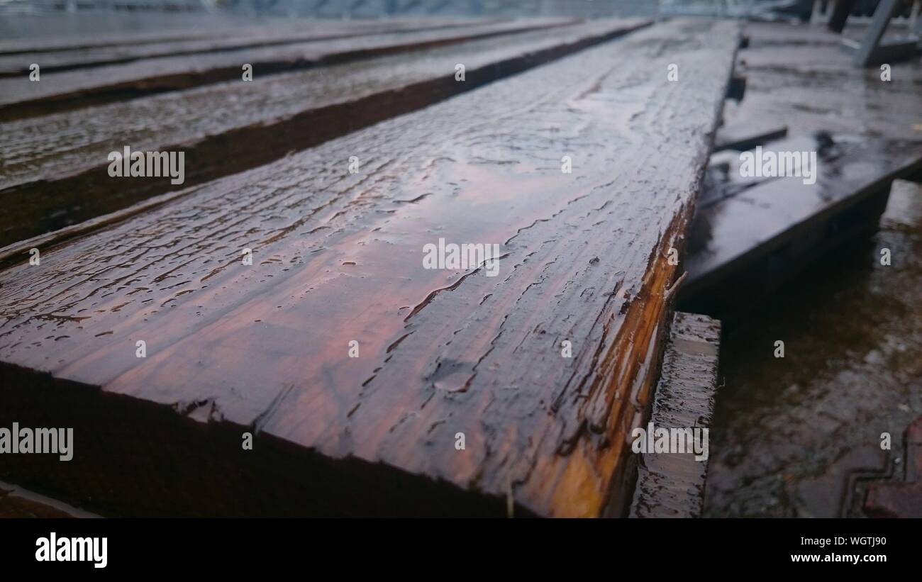 Old wet wood hi-res stock photography and images - Alamy